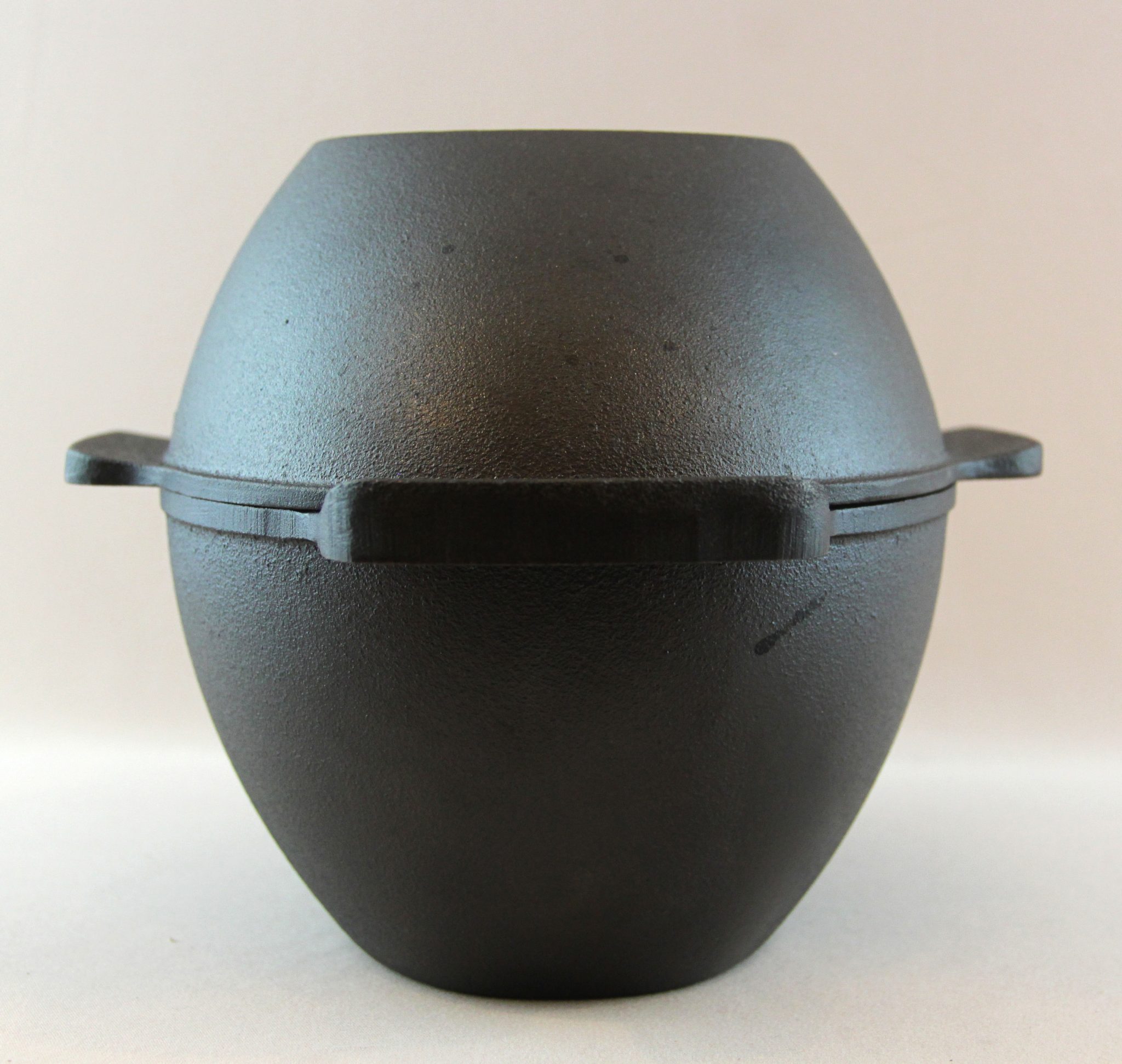 Cast Iron Mussel / Seafood Pot 2.5qt (2.3L) - Pantry Magic